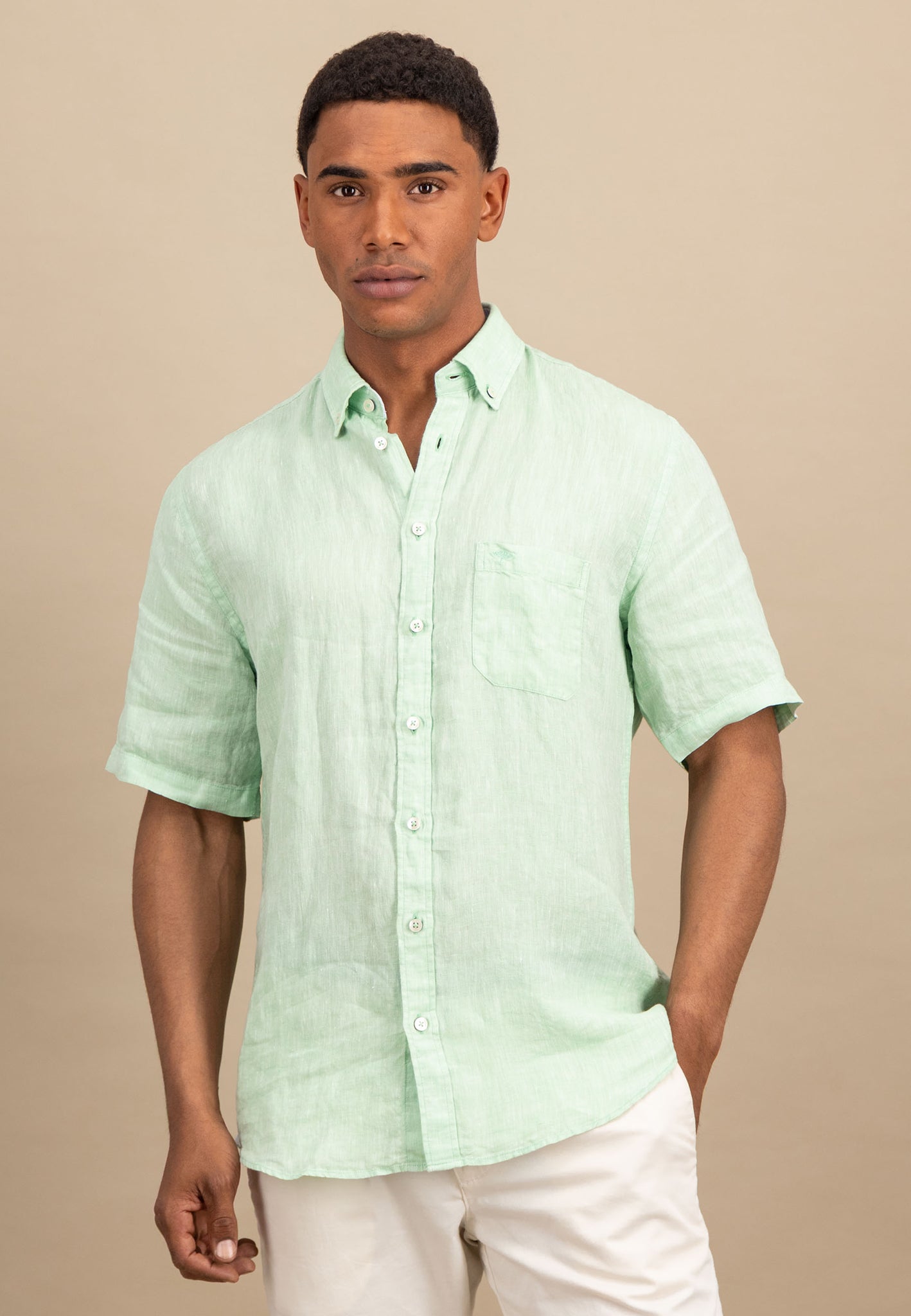 Short-sleeved linen shirt with chest pocket – FYNCH-HATTON ...