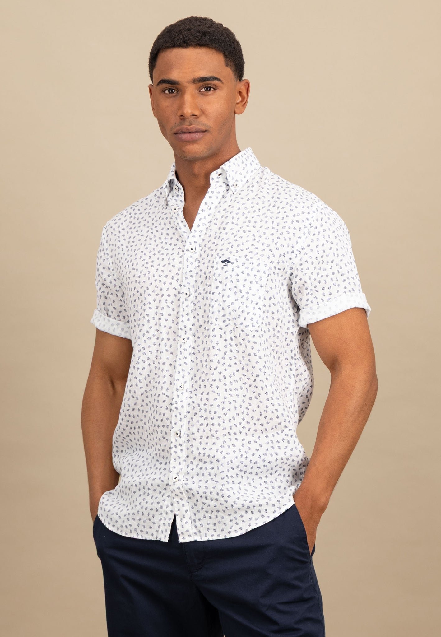 Short-sleeved linen shirt with pattern and chest pocket – FYNCH-HATTON ...