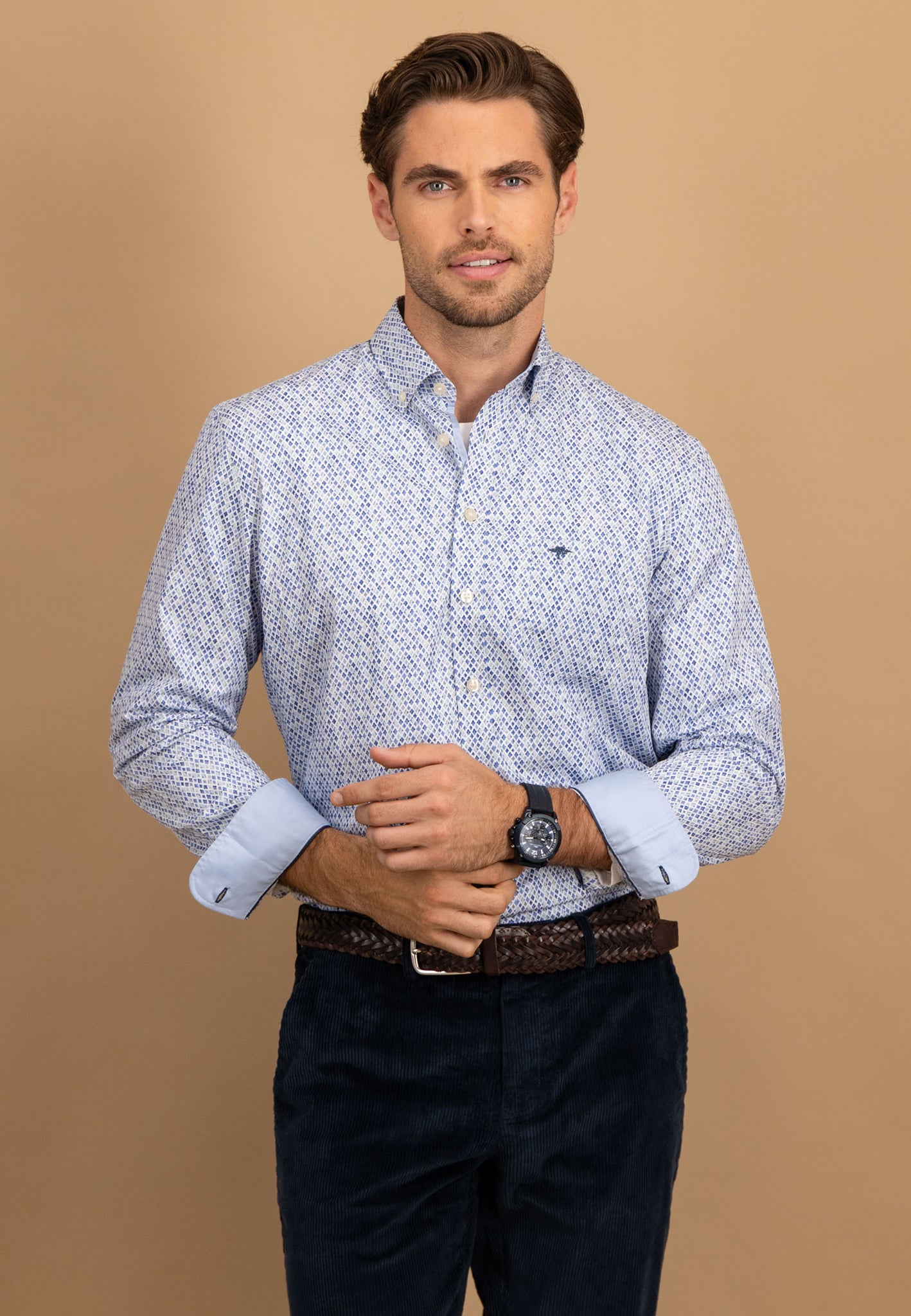 Cotton shirt with a fine all-over print and button-down collar – FYNCH ...