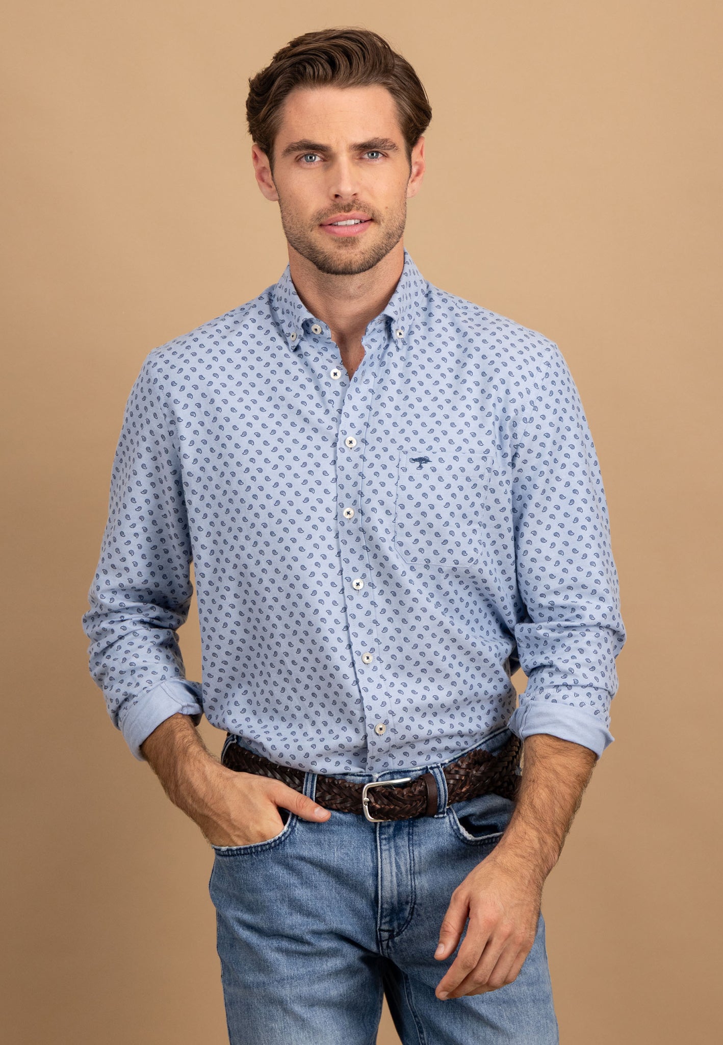 Cotton shirt with a fine print and button-down collar – FYNCH-HATTON ...